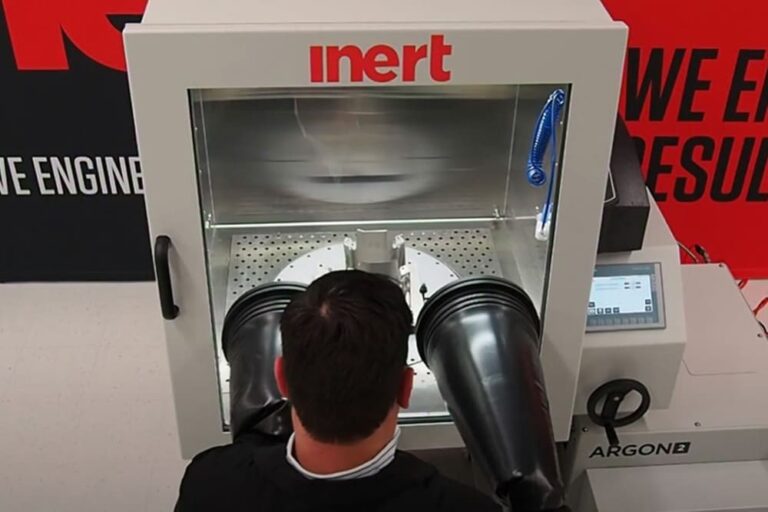 Manual operated powder shield to remove powder from Additive ...